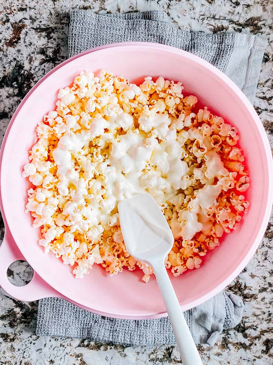 Cookies and Cream Popcorn - The Recipe Life